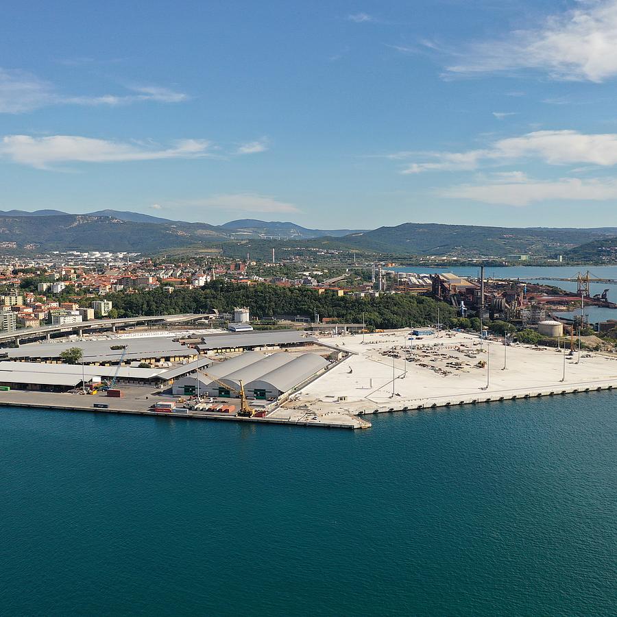 Home: HHLA Hamburger Hafen und Logistik AG