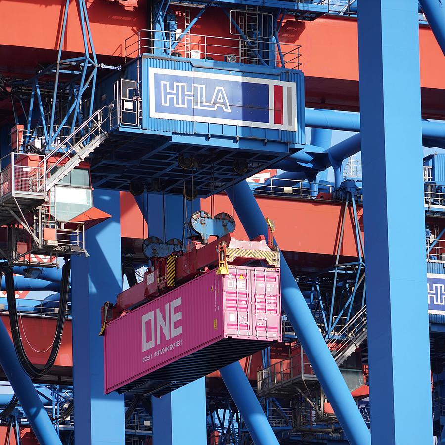 Home: HHLA Hamburger Hafen und Logistik AG
